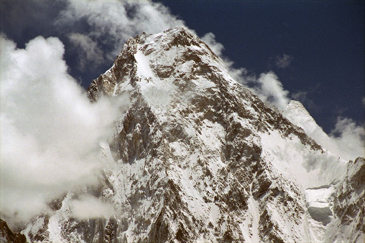 Trekking to the 8000m mountains and travelling the world