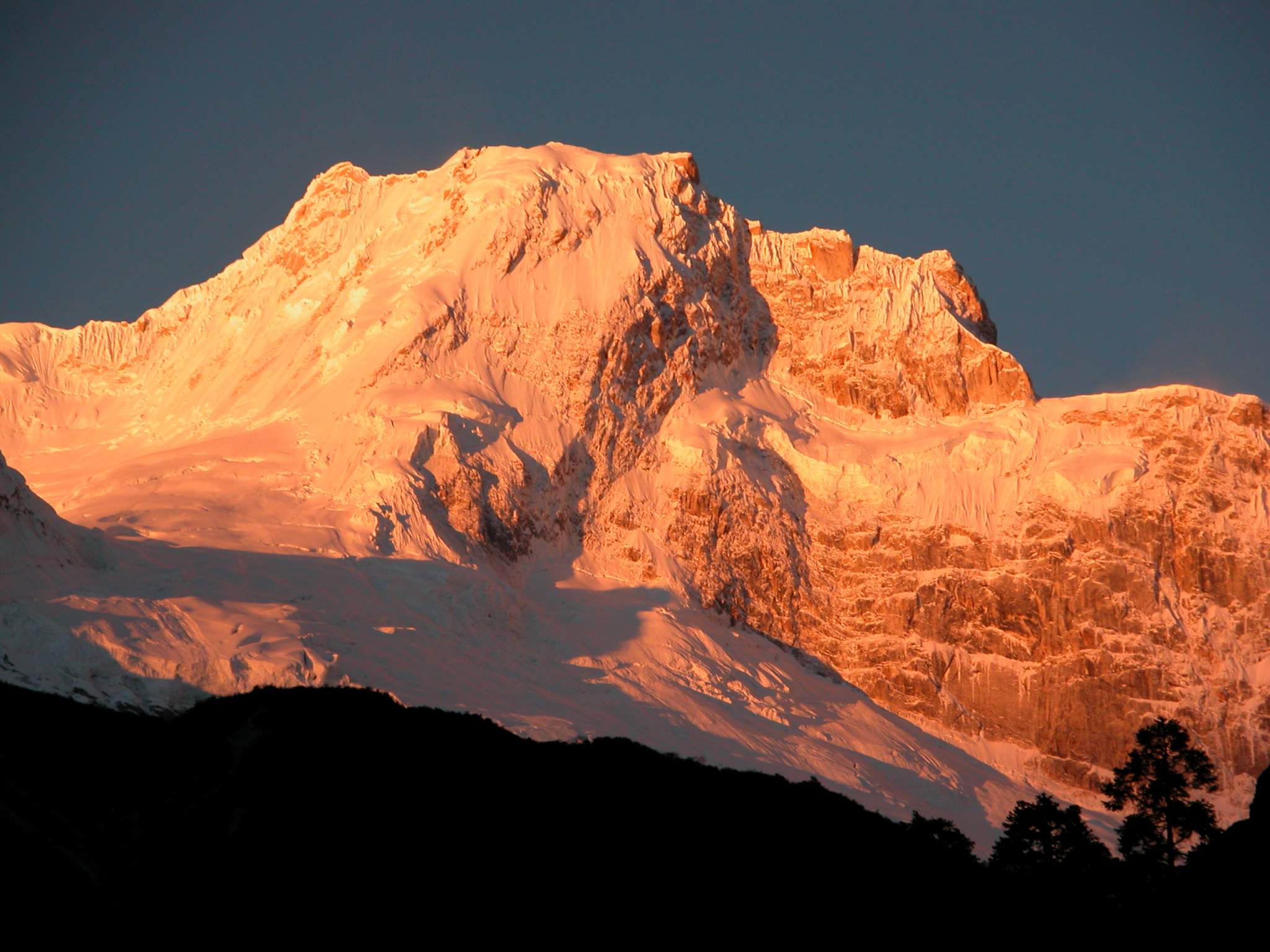 Manaslu 07 02 Ngadi Chuli Close Up Sunrise From Syala